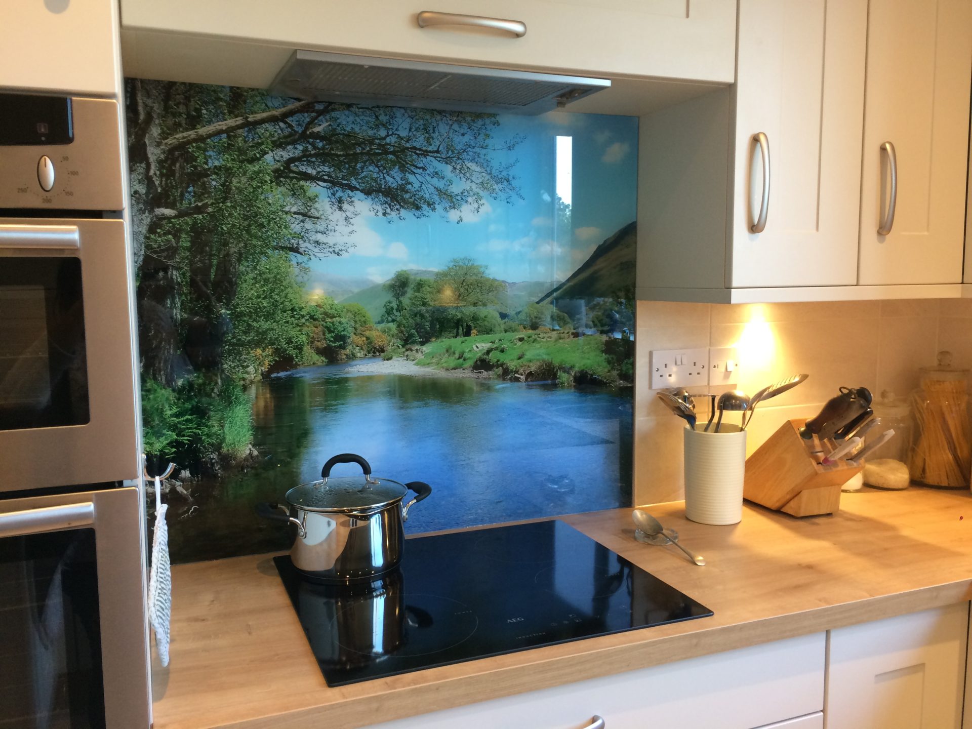 What Splashback Do You Need - and Why Should You Have One? - Modern Homes